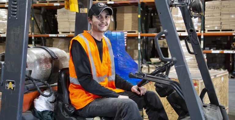 Auxiliar de almacén en hotel: Conoce sus funciones 2025